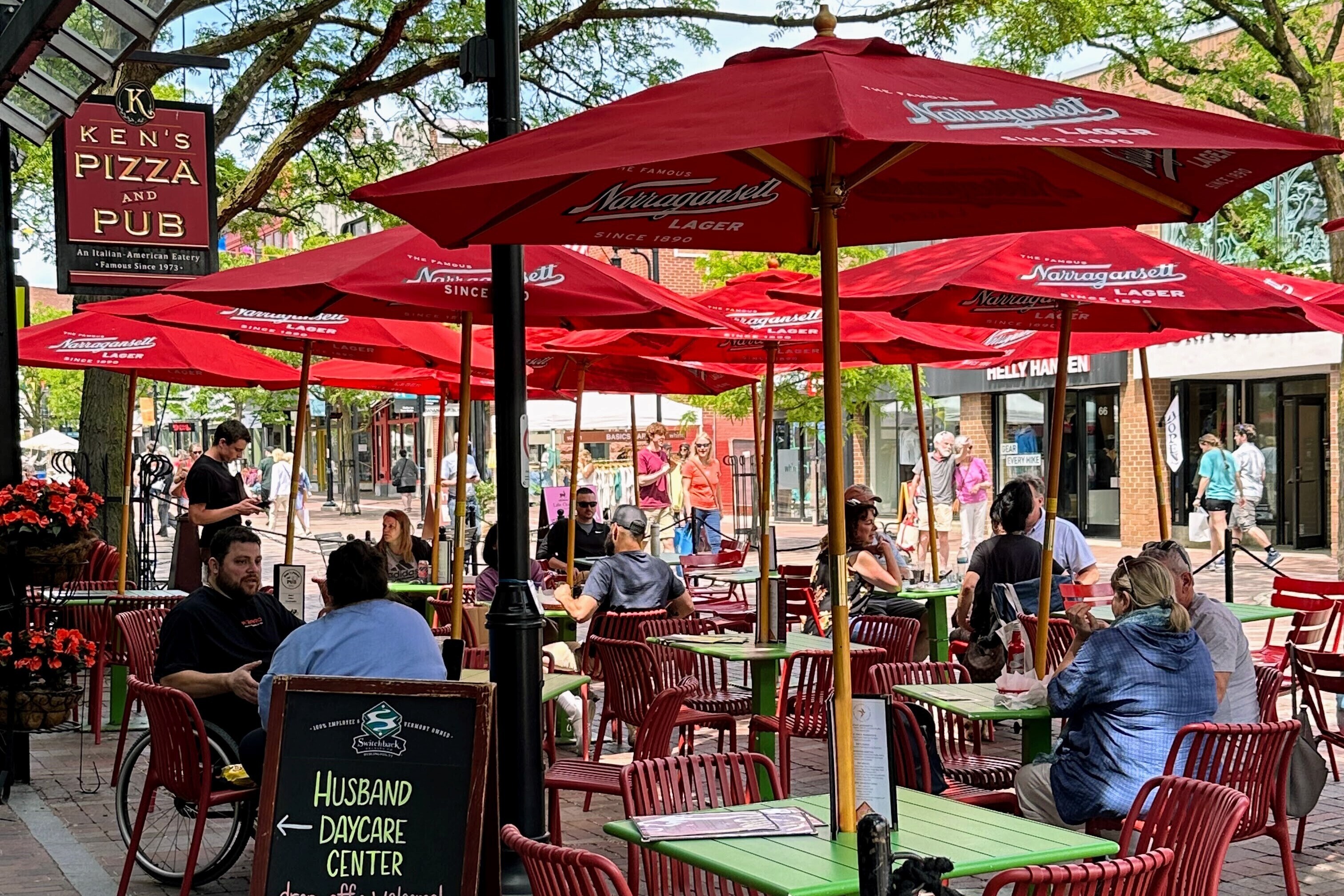 Ken's Pizza and Pub: A Slice of Burlington's History — Church Street ...